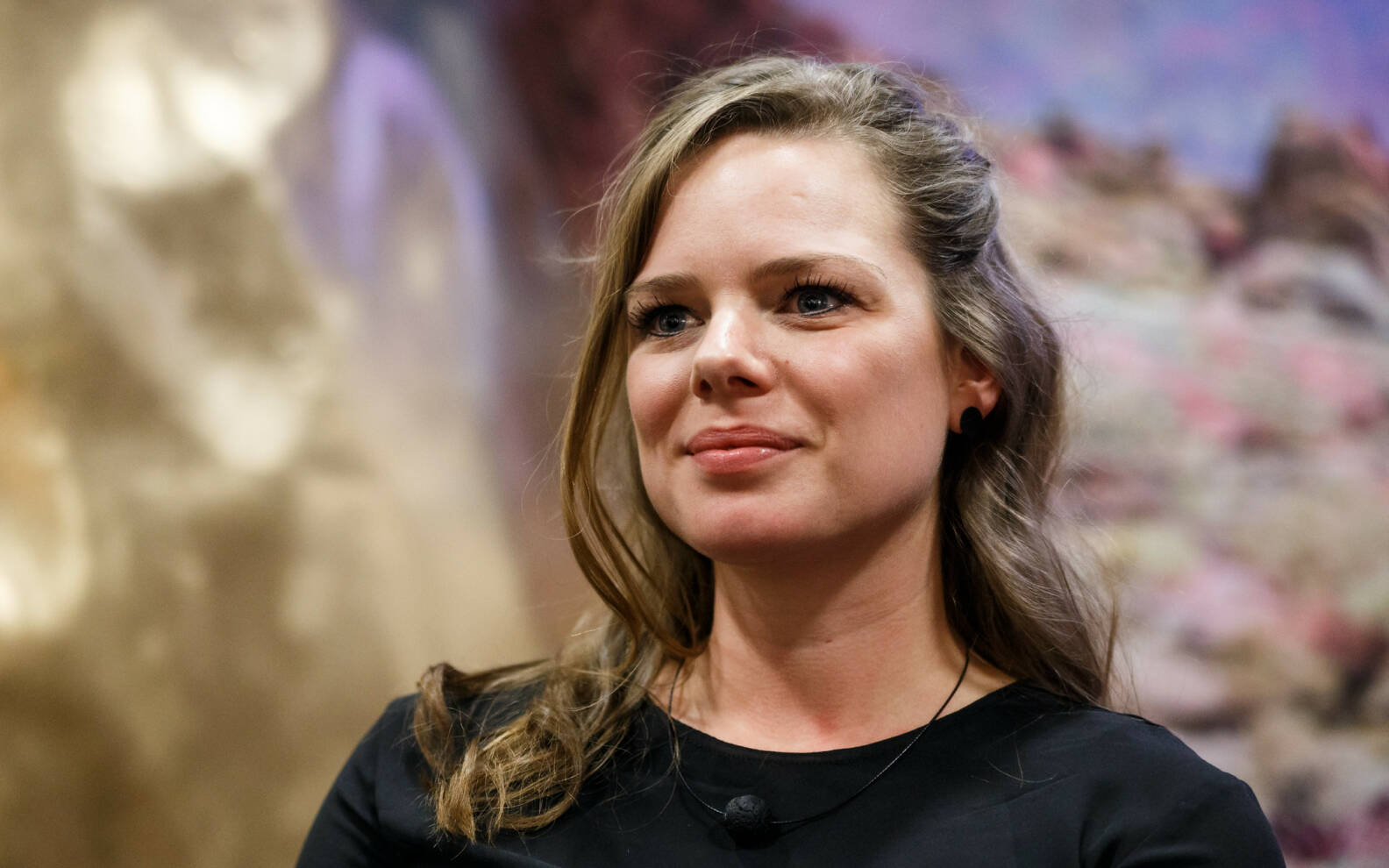 Victoria Lucas: The Search